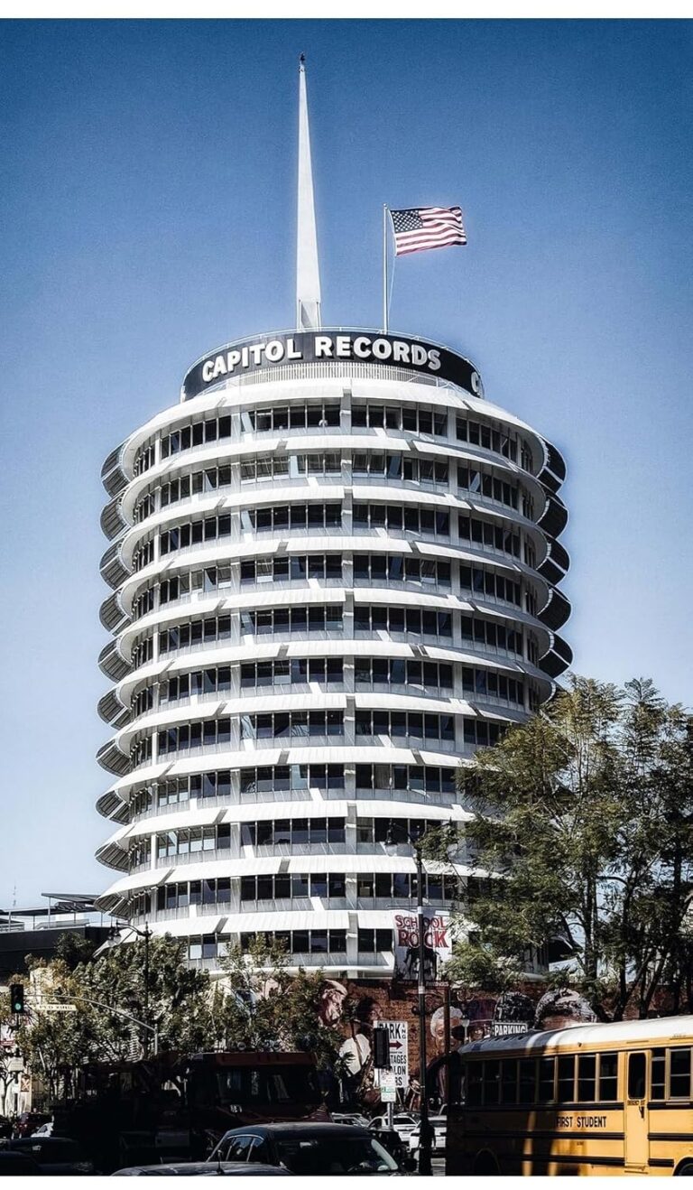 BOOK : "CAPITOL GAINS" by Andrew Cook - BEATLES MAGAZINE